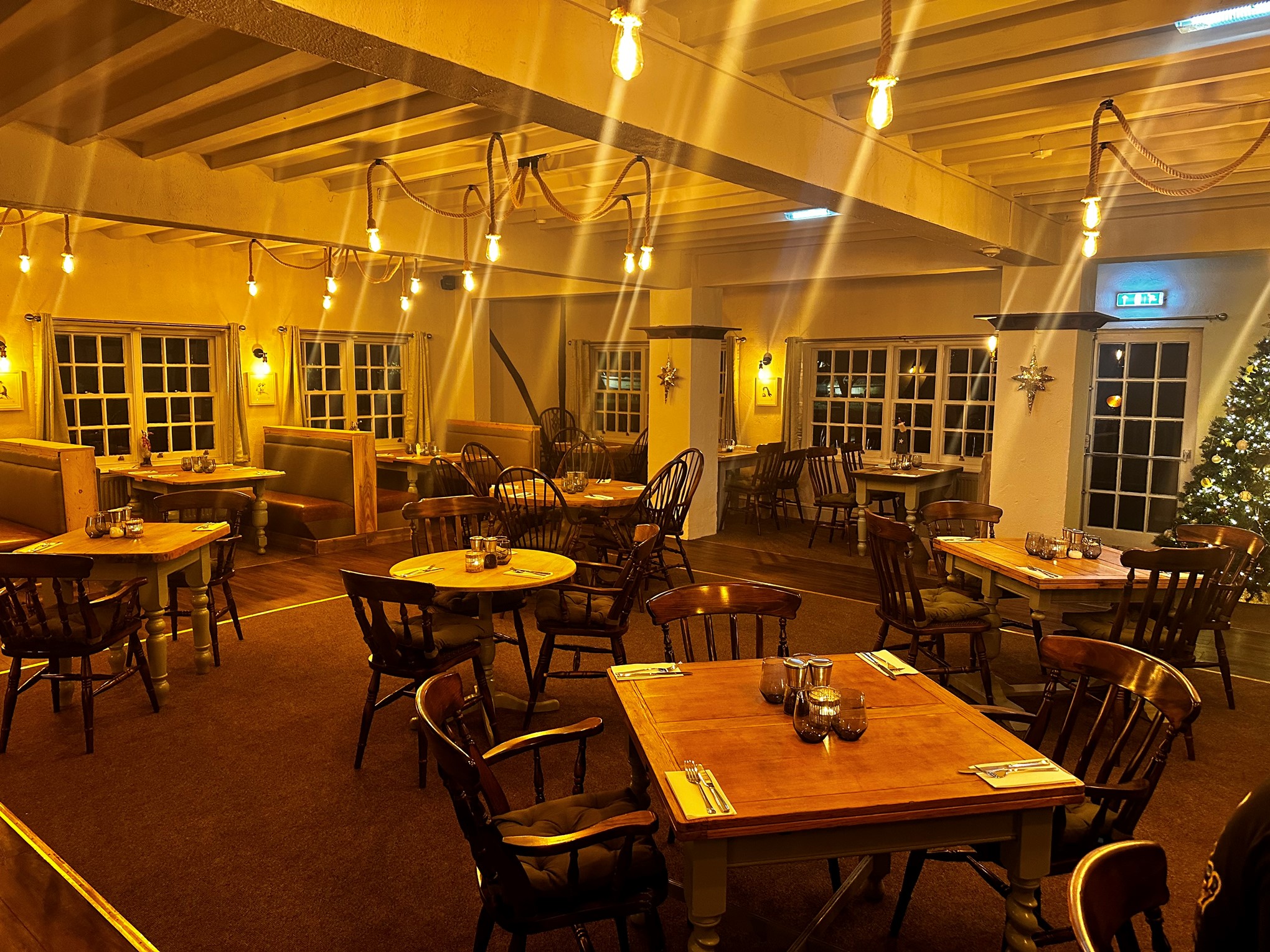 The LENCHFORD Riverside INN